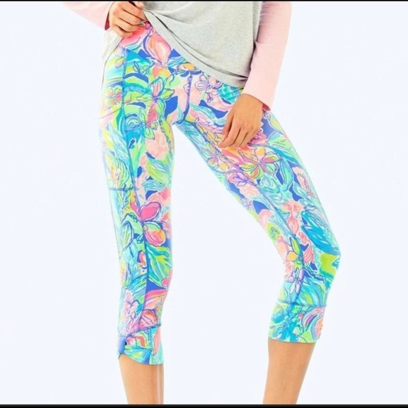 Lilly Pulitzer | Pants & Jumpsuits | Lily Pulitzer Fara Weekender Crop ...